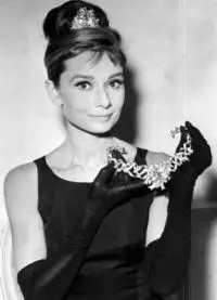 Kapsel yn 'e styl fan Audrey Hepburn5