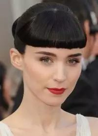 Coiffure dans le style d'Audrey Hepburn88