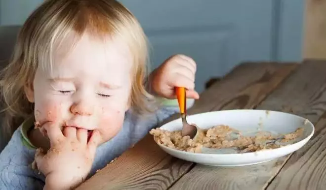 Si vous ne mangez pas de la bouillie, vous ne deviendrez pas fort et intelligent