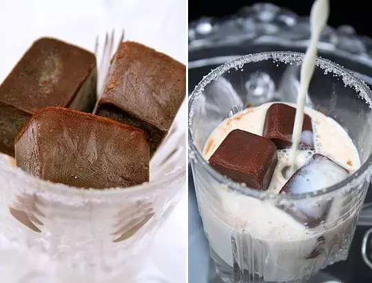 Chocolate ice cubes na mmiri ara ehi vanilla