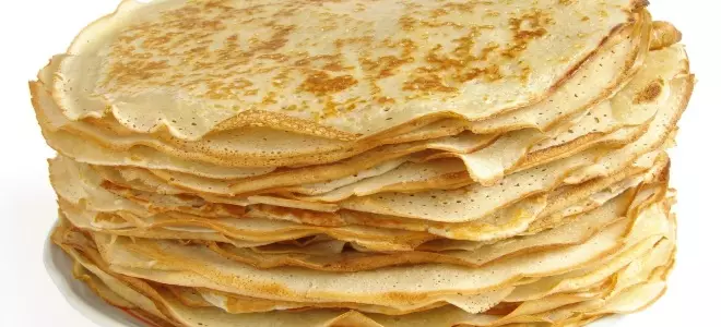 Pancakes op Kefir mat kachendem Waasser