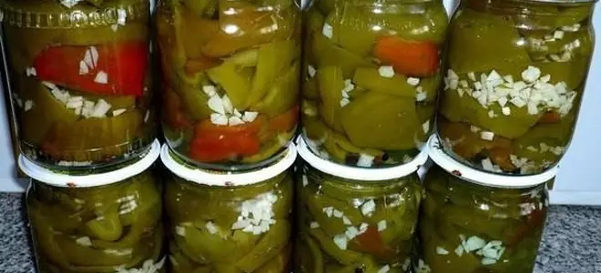 Pementa búlgaro marinado para o inverno en aceite