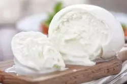 ສູດ mozzarella ຢູ່ເຮືອນ