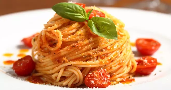 Spaghetti sousu - makaron dadlı əlavəsi üçün ən yaxşı reseptlər