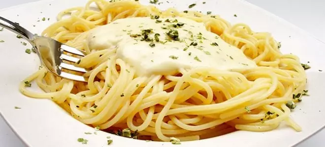 spagetti krem ​​sousu bişirmək üçün necə