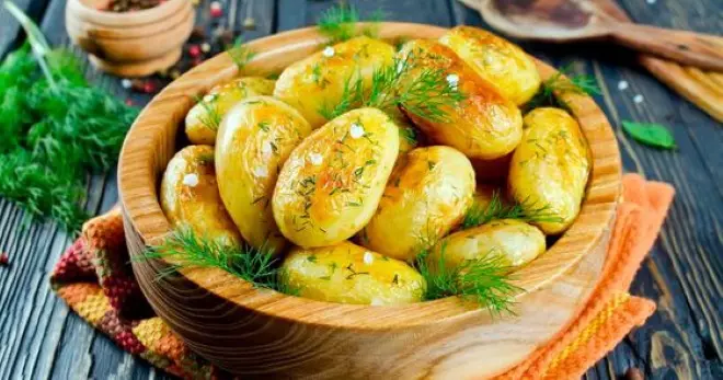 Patates a el forn de diferents maneres i d'acord amb les receptes originals