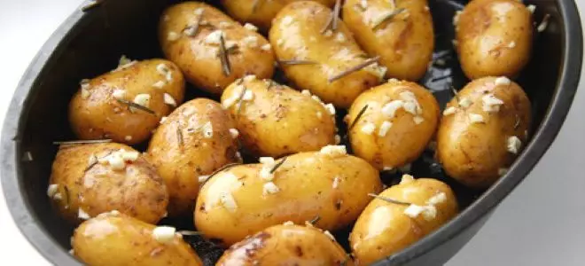 Patates a l'forn al forn, i multivarka a la foguera a la graella 54505_11