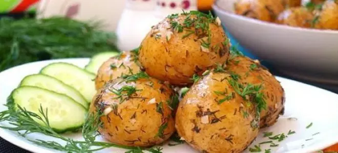 Patates a l'forn al forn, i multivarka a la foguera a la graella 54505_3