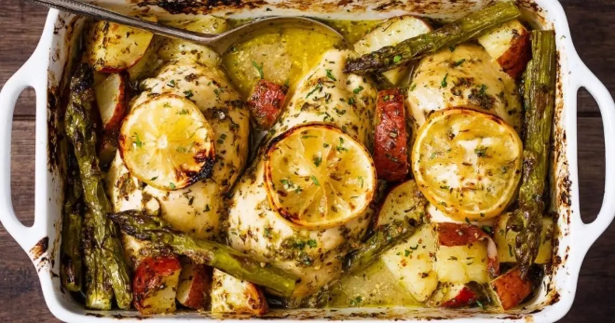 Filetto di pollo con patate nel forno - piatti eruzione per qualsiasi tavolo!