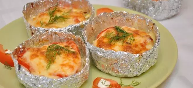 Fîloya mirîşkê bi foil re potatîk