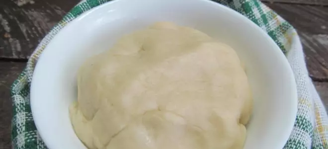 Börek için muhallebi yalın hamur