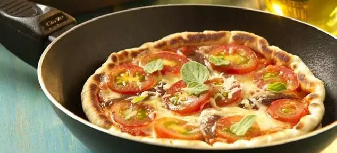 Pizza egy serpenyőben 10 perces recept