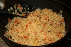 yadda za ka dafa pilaf a frying kwanon rufi