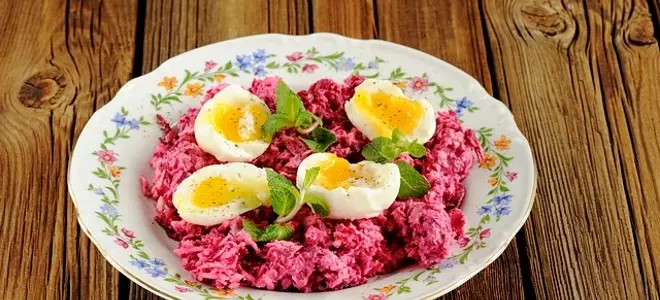 Salade hamwe na foromaje na tungurusumu