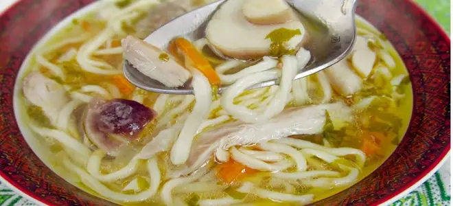 Chicken Sop mei champignons en Vermicellus