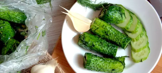 Ohunelo fun awọn cucumbers kekere pẹlu omi tutu