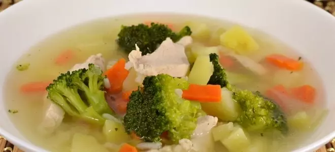 Supă de broccoli și pui