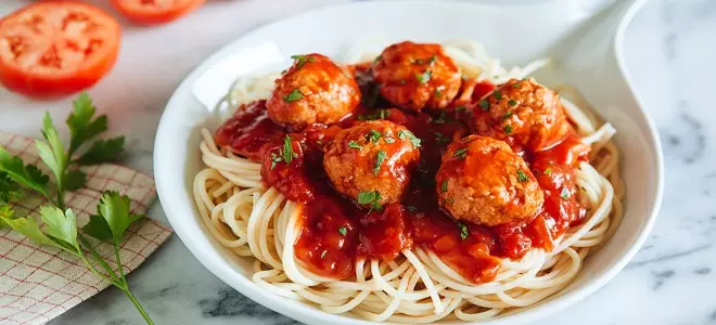 bakso dengan soba dan cincang