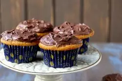 Muffins ერთად შედედებული რძე