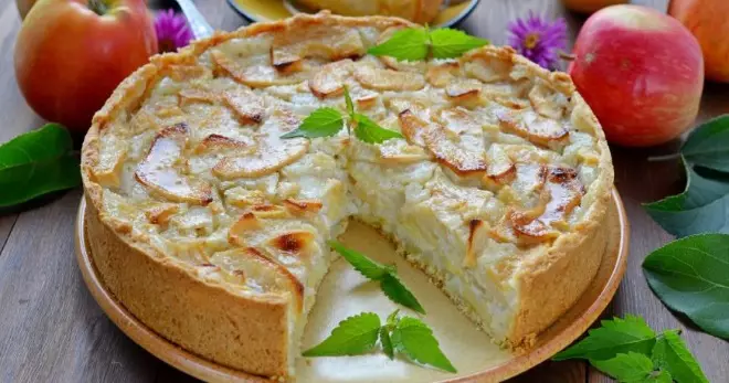 Tsvetaevsky apple pie - mawazo ya kuvutia ya kupikia dessert maarufu