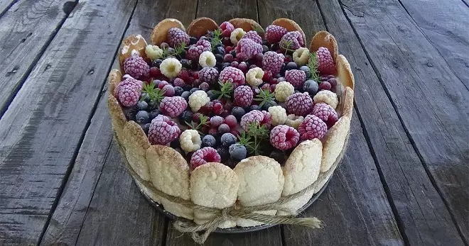 Pastel con bayas: un postre encantador en recetas simples y para cada gusto.