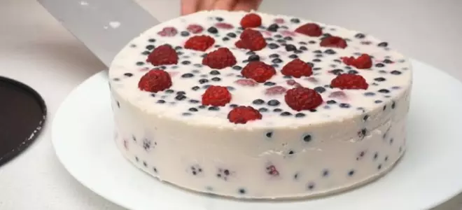 Berry Cake առանց 15 րոպեի ընթացքում թխելու