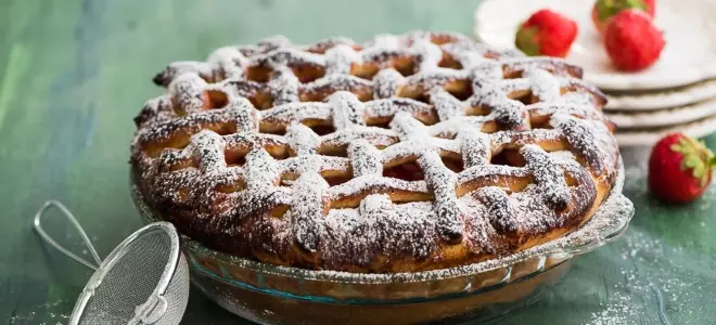 Torte mit Erdbeeren