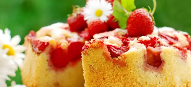 Pastel de biscoito con amorodo