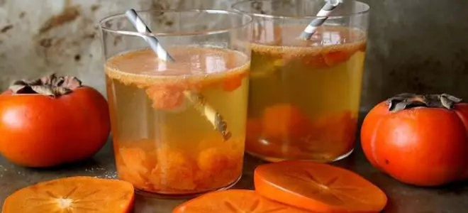 Persimmon жана Mandarin тарабынан Compote