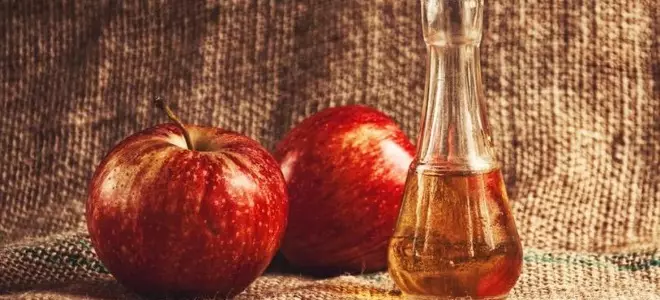 Calvados სახლში Apple Moonshine