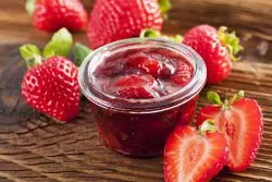 Nigute ushobora guteka strawberry jam umunota watanu