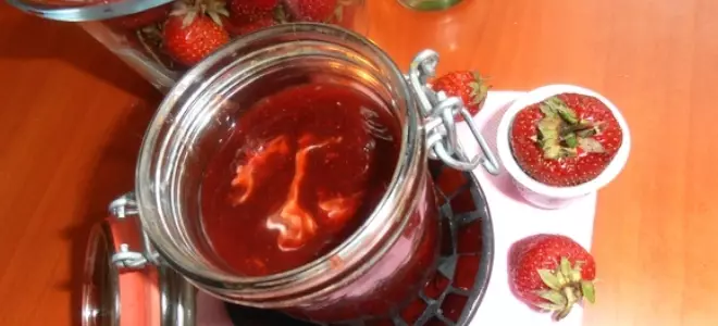 Strawberry Jam hamwe na shokora mugihe cyitumba