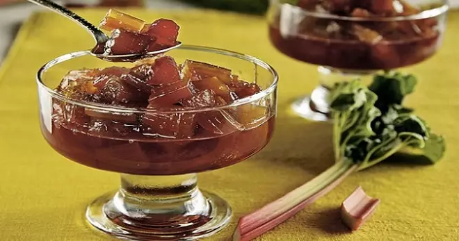 Rhubarb jam - masarap na mga recipe hindi pangkaraniwang matamis na blangko