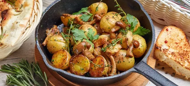 Patates fregides amb marinat de niu d'abella