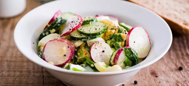 Salada com radisky e pepino