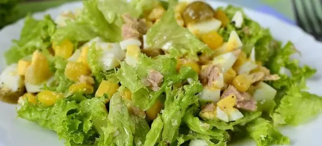 Salad with tuna and pineapple