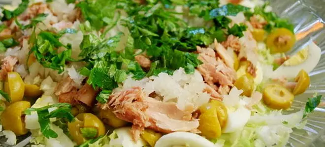 Salad with tuna and Beijing cabbage