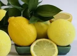 الليمون من الضروري النفط