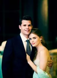 Holland Roden dhe Max Carver në motrën e dasmës Holland