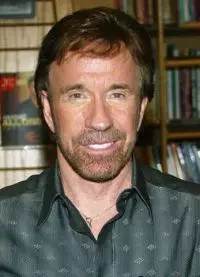 Chuck Norris di 75 anni