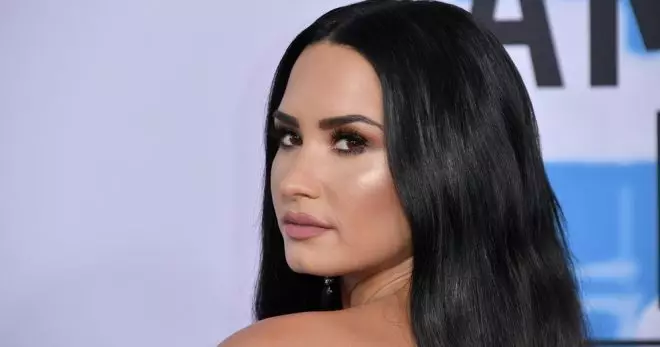 گلوکار ڈیمی Lovato نے ان کی شخصیت کی تنقید کے ساتھ ٹکرا دیا