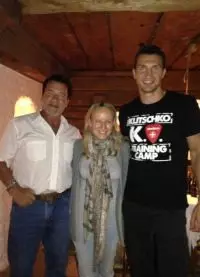 Arnold met Klitschko en Heather Milligan
