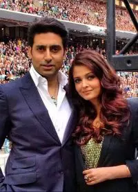 Aishworia parataiso ma Abhishek Bachchan i le koneseti chime mo suiga