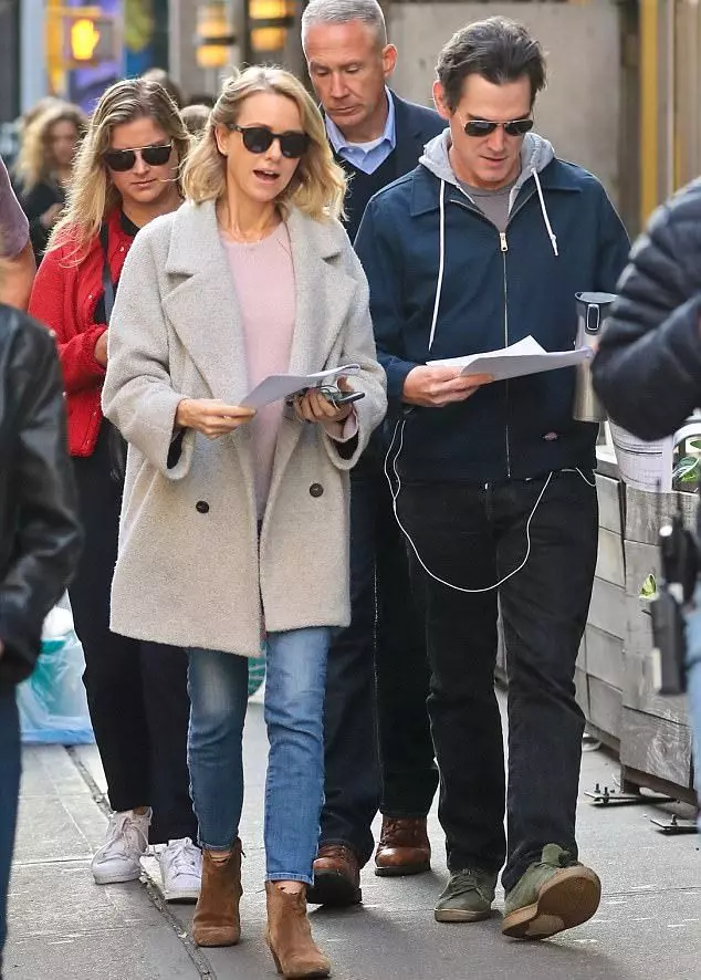 Baloži Naomi Watts un Billy Rudp