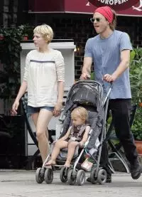 Hit Ledger and Michelle Williams with daughter Matilda