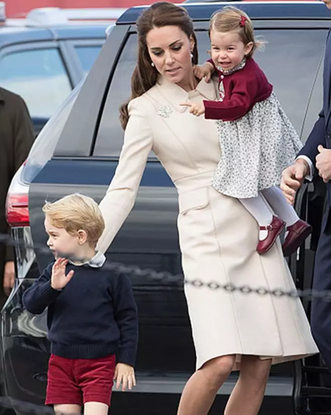 Kate Middleton מיט קינדער - זון דזשארזש און טאָכטער שאַרלאַט