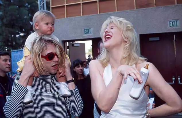 Kurt Cobain dan Courtney Love with Daughter