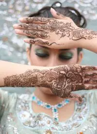 Pictura Henna de către corp7