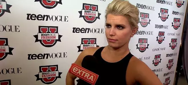 ARRESTATION ET TRAITEMENT À LA MAISON - La seule façon de sortir d'apporter Jessica Simpson