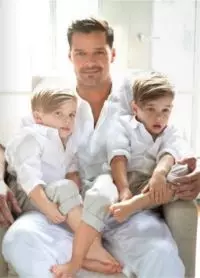 Ricky Martin con fillos